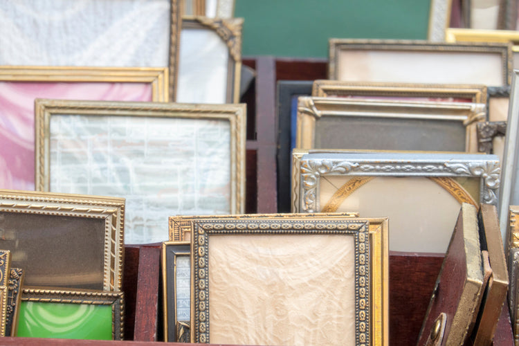 The History of the Picture Frame – Frametolia.